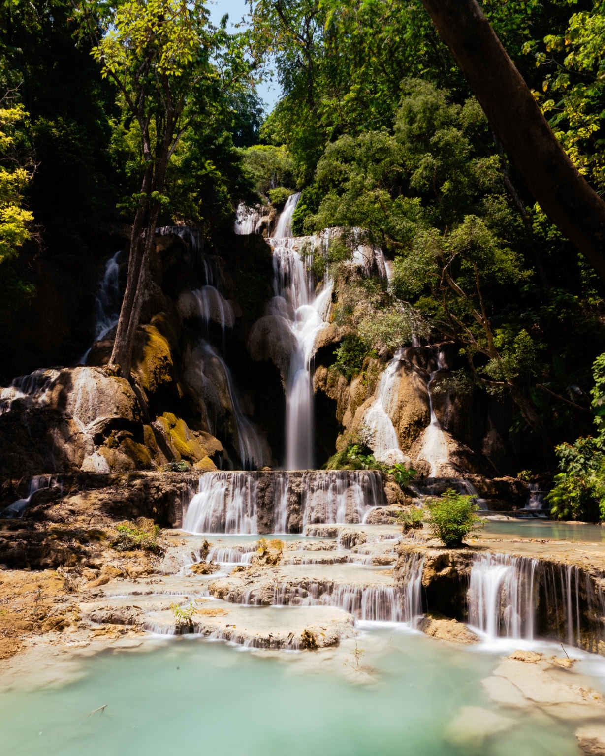 Kuang Si waterfall in Laos: The turquoise-coloured wonder of nature ...